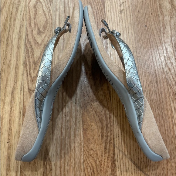 Vionic | Shoes | Vionic Stylish Silver And Tan Womens Sandals | Poshmark